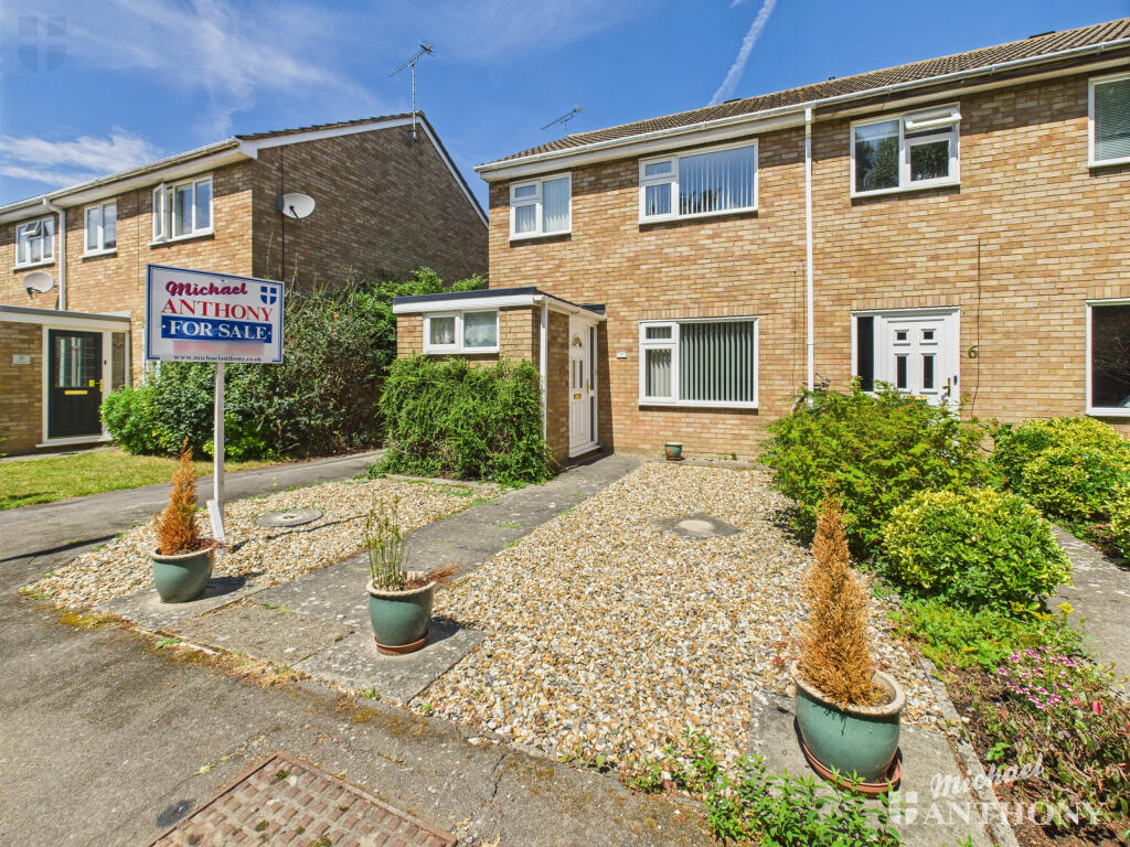 3 bedroom end of terrace house for sale in Claydon Path, Aylesbury ...
