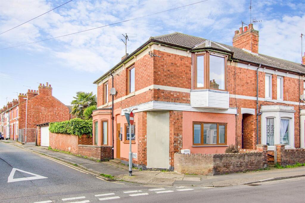 3 bedroom end of terrace house for rent in Bath Road, Kettering, NN16