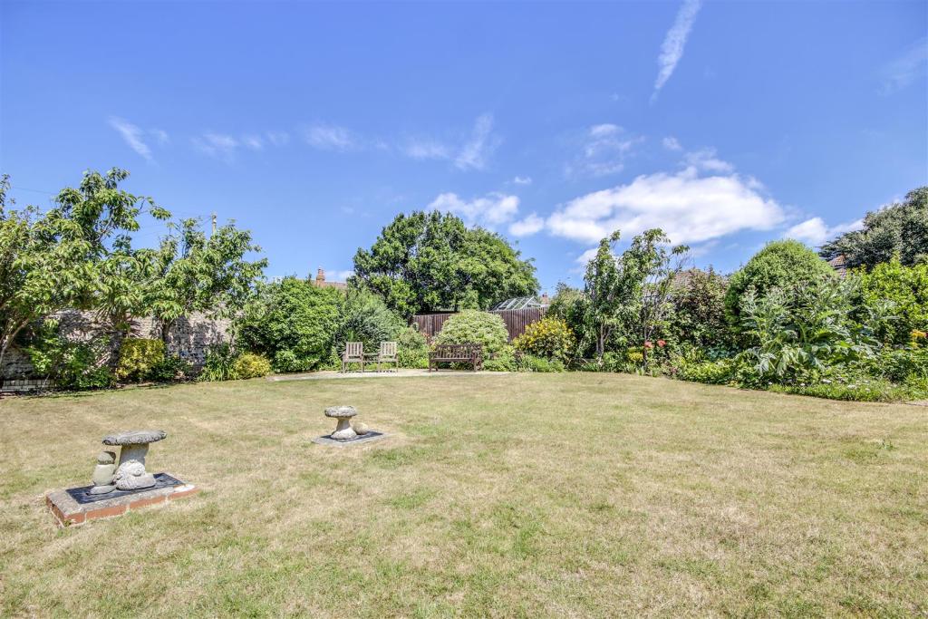 1 bedroom retirement property for sale in Claremont Road, Seaford, BN25