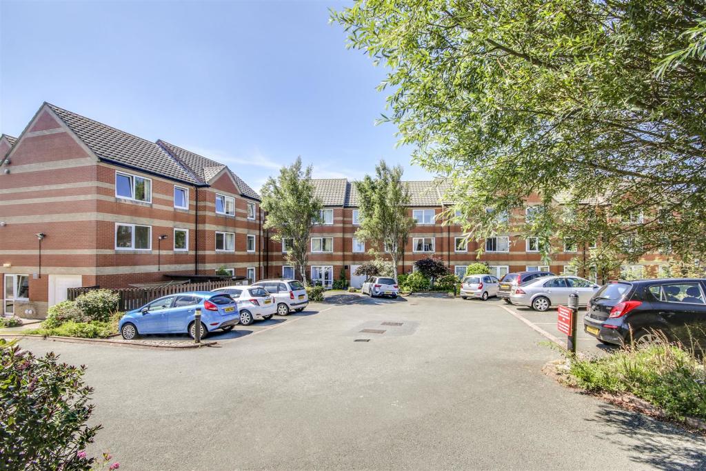 1 bedroom retirement property for sale in Claremont Road, Seaford, BN25