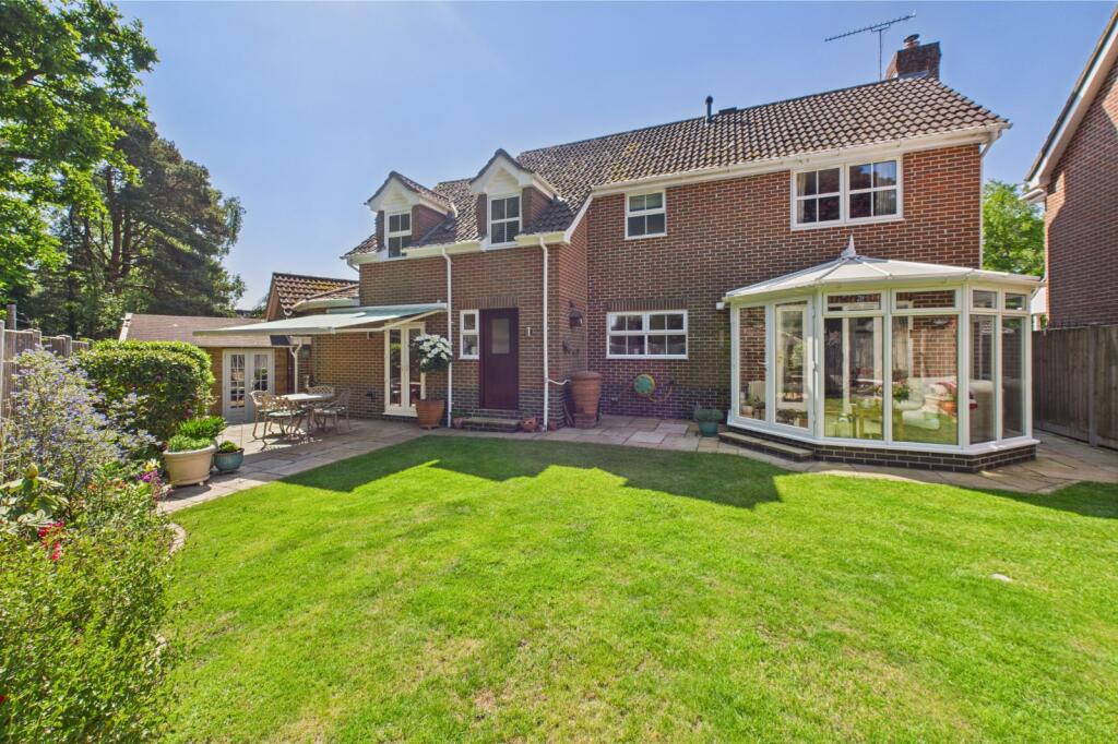 5 bedroom detached house for sale in Mallow Close, Broadstone, Dorset, BH18