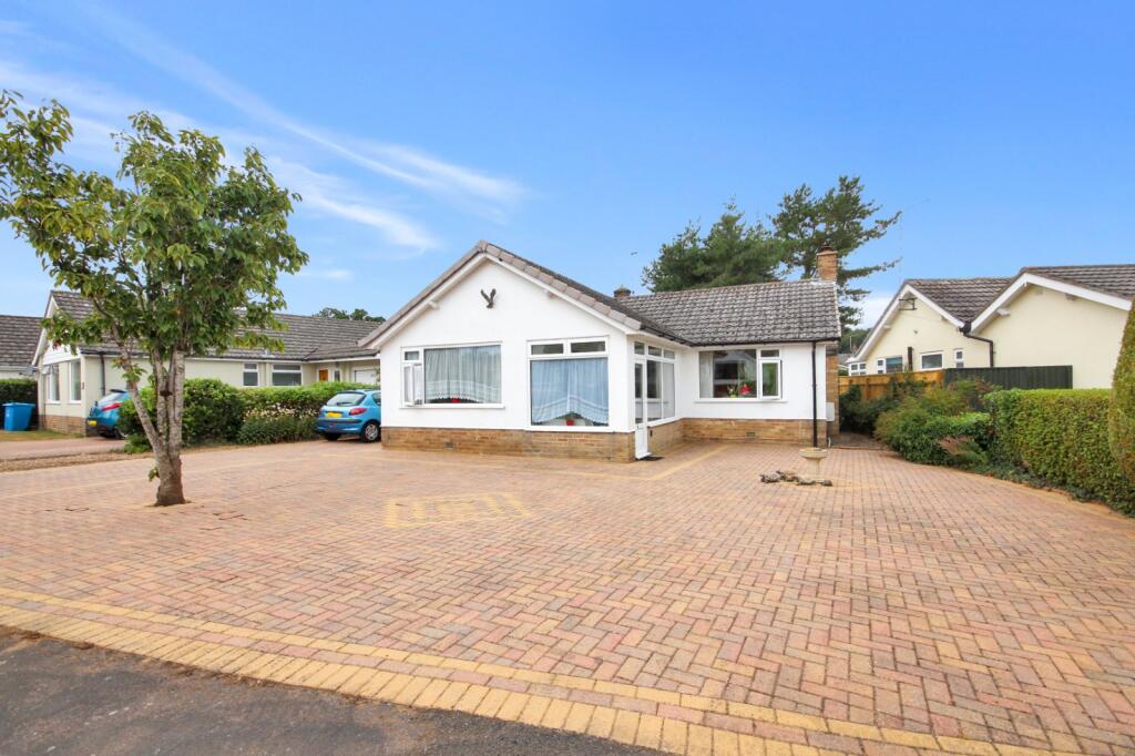 2 bedroom bungalow for sale in Fairview Drive, Broadstone, Dorset, BH18