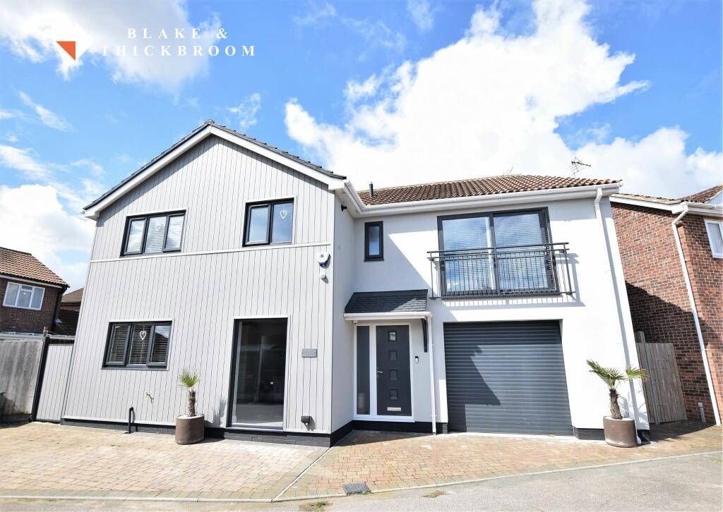 5 bedroom detached house for sale in Ashtead Close, Clacton-on-Sea, CO16