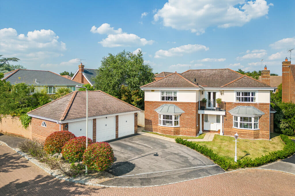 5 bedroom detached house for sale in The Manor, Shinfield, Reading ...
