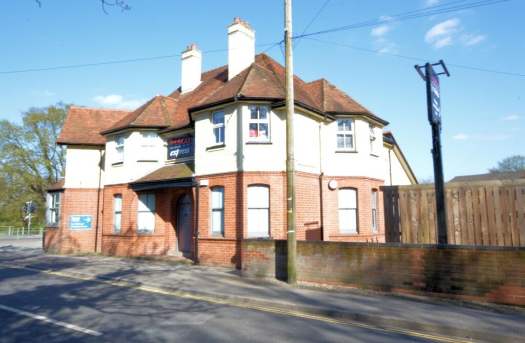 2 bedroom apartment for rent in Regis House, Reading Road, Burghfield ...