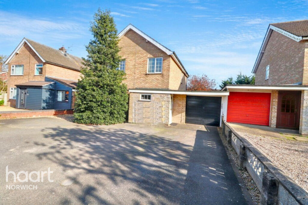 3 bedroom detached house for sale in Wroxham Road, Norwich, NR7