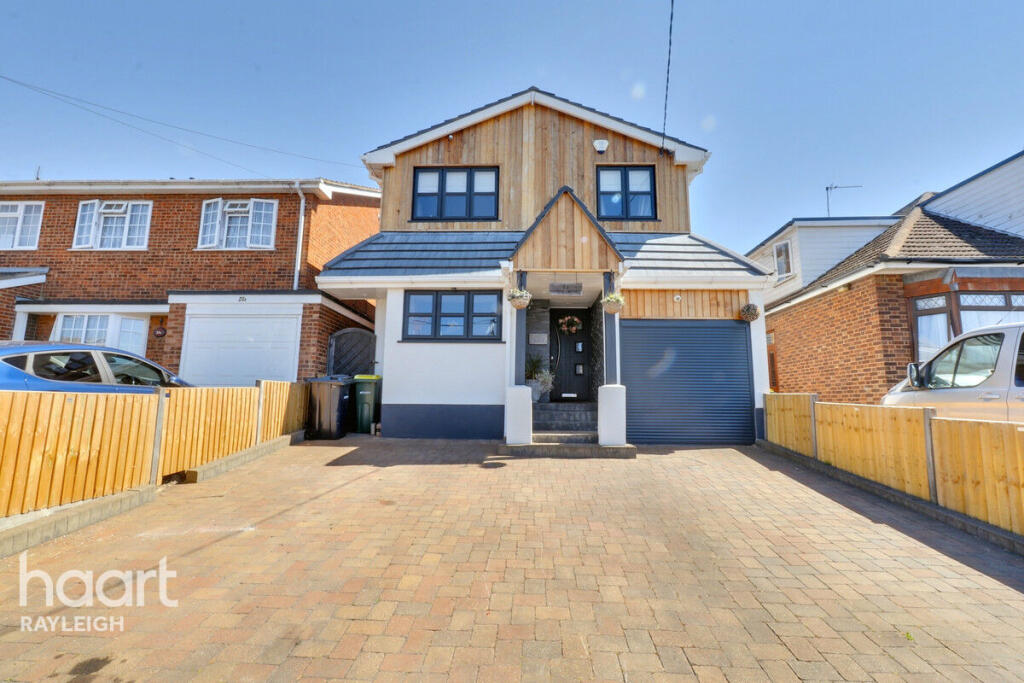 4 bedroom detached house for sale in Hambro Avenue, Rayleigh, SS6