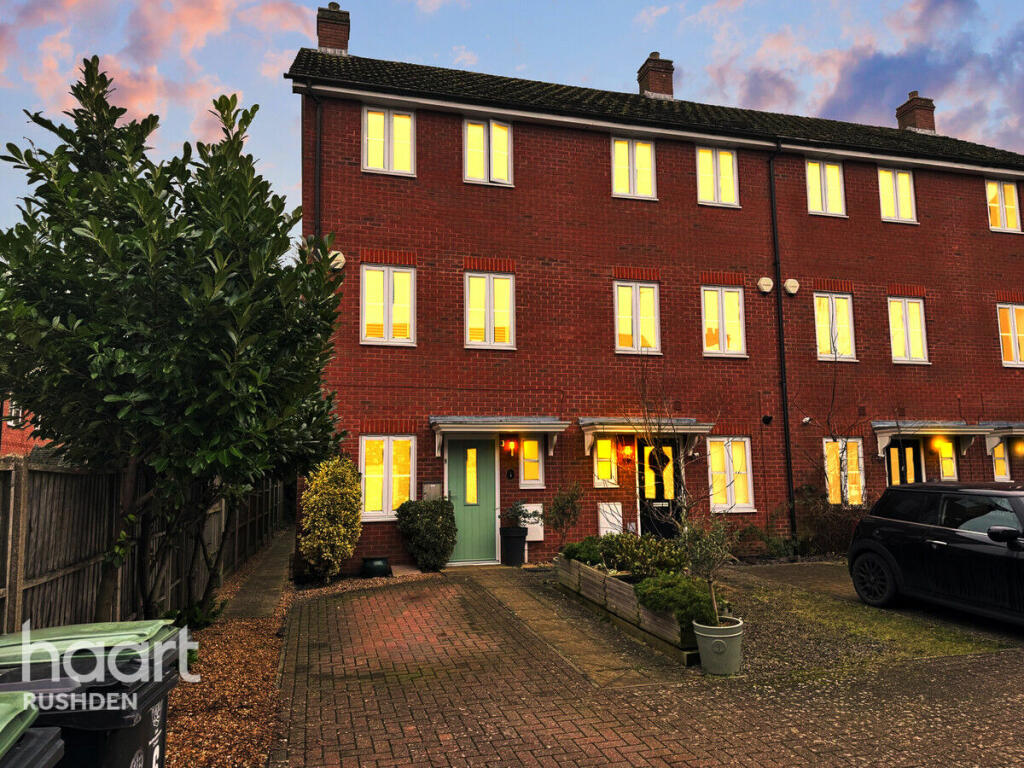 3 bedroom end of terrace house for sale in Castlefields Close, Rushden ...