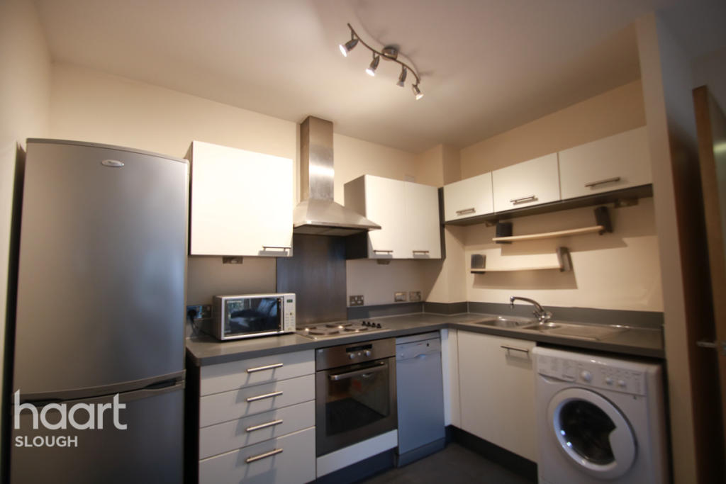 1 bedroom flat for sale in aspects Court, Slough, SL1