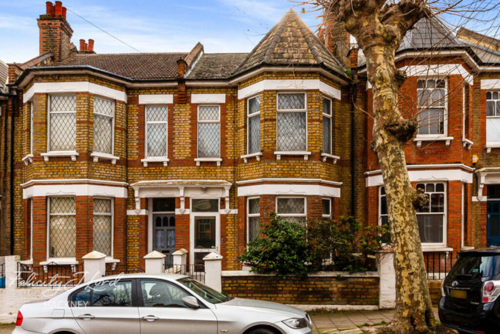 4 bedroom terraced house for sale in Mildenhall Road, London E5