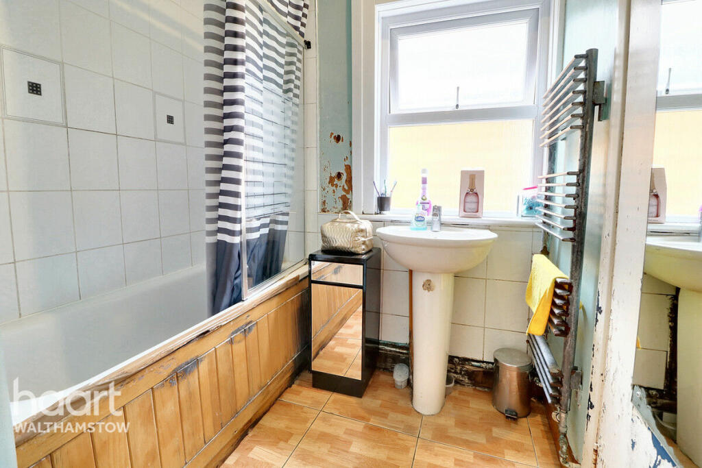 2 bedroom end of terrace house for sale in Forest Road, Walthamstow, E17