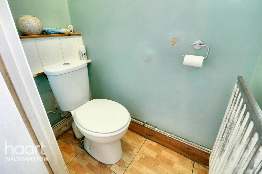 2 bedroom end of terrace house for sale in Forest Road, Walthamstow, E17