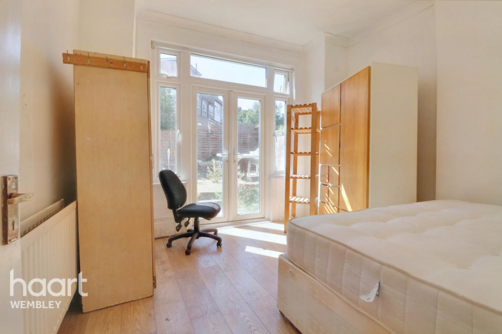 2 bedroom maisonette for sale in Wembley Hill Road, Wembley, HA9