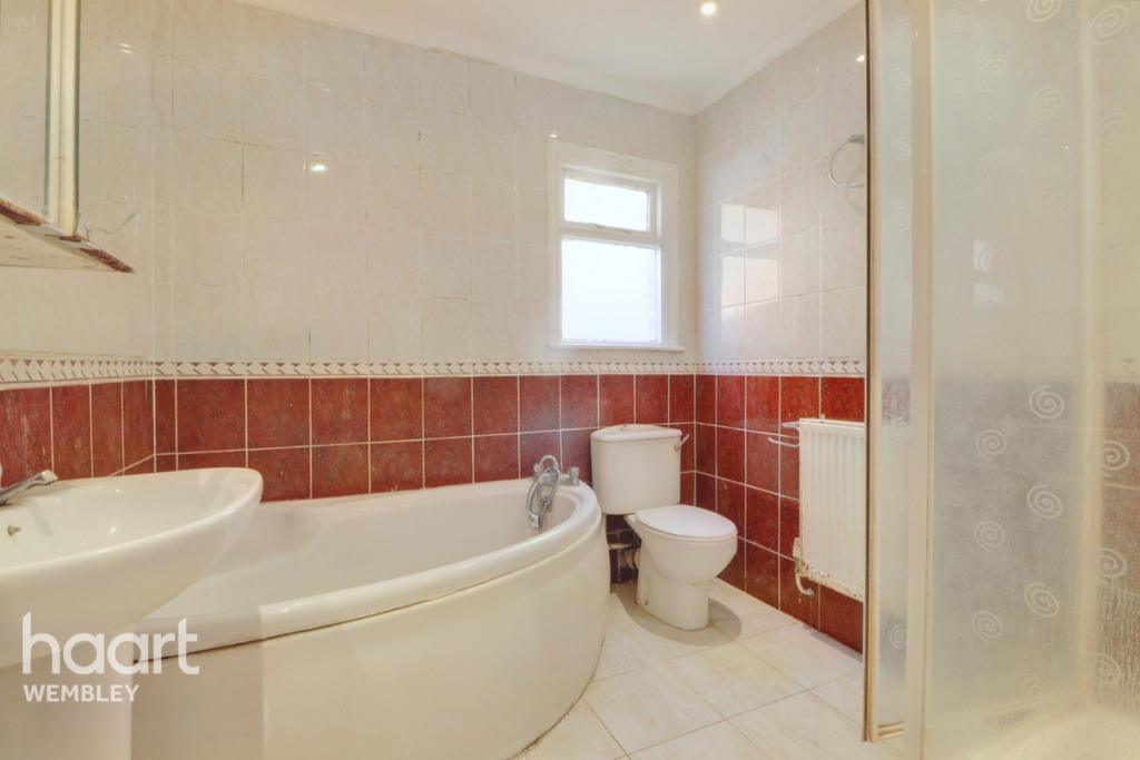 2 bedroom maisonette for sale in Wembley Hill Road, Wembley, HA9