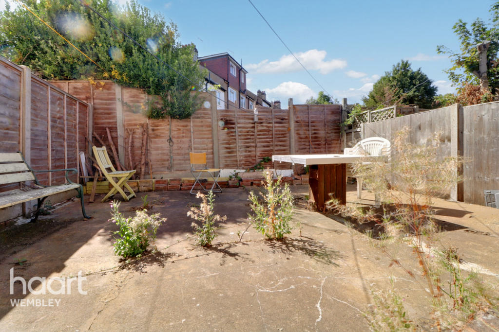 2 bedroom maisonette for sale in Wembley Hill Road, Wembley, HA9