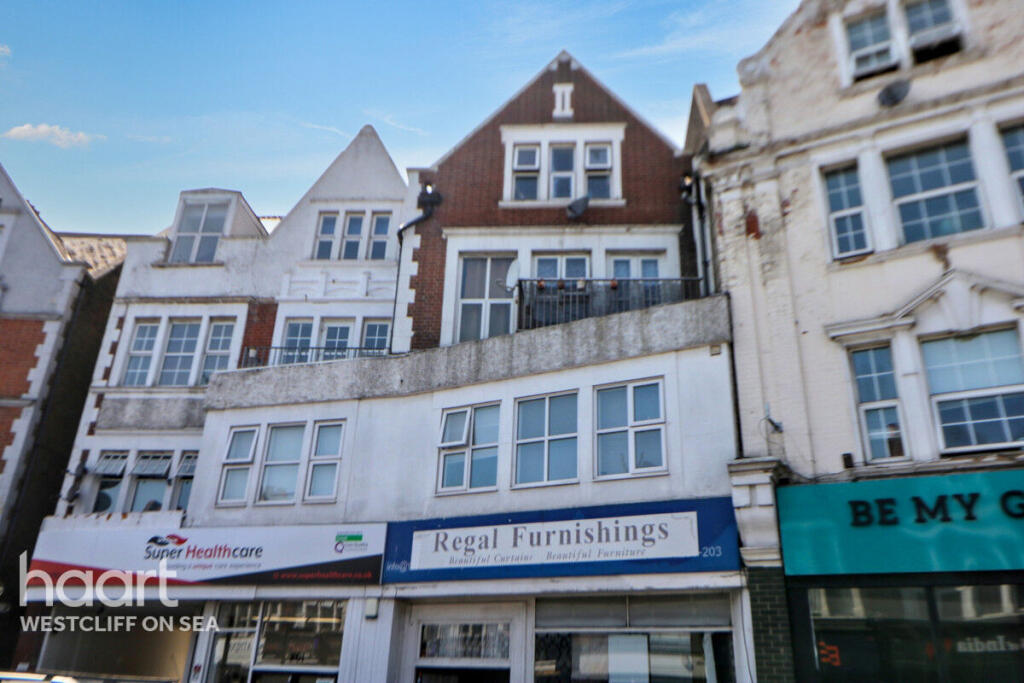 4 bedroom flat for sale in Hamlet Court Road, Westcliff-On-Sea, SS0