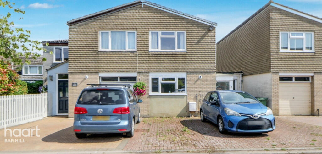 4 bedroom terraced house for sale in Acorn Avenue, Bar Hill, CB23