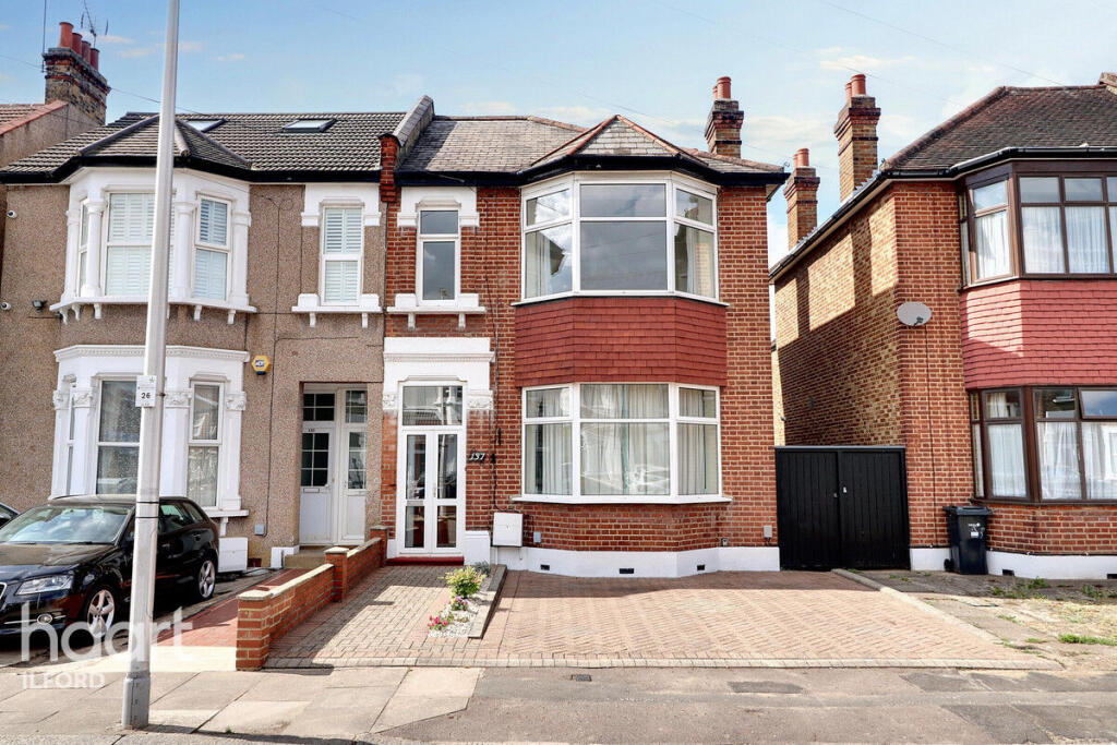 4 bedroom semi-detached house for sale in Coventry Road, Ilford, IG1