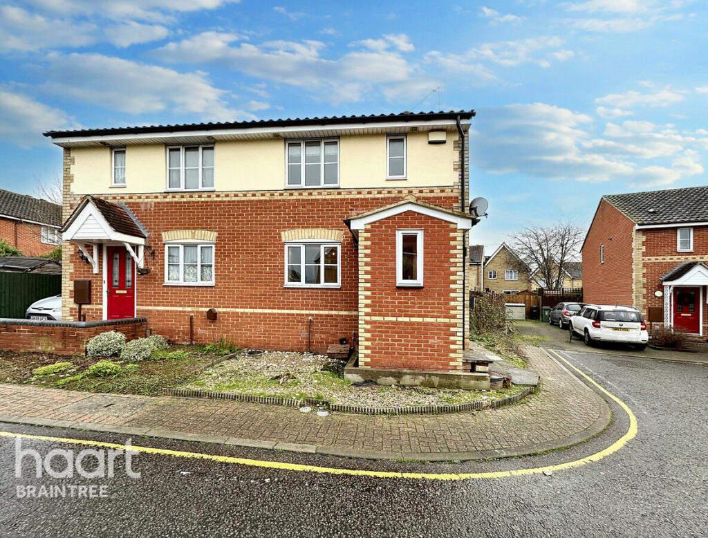 3 bedroom semi-detached house for sale in Keeble Way, Braintree, CM7
