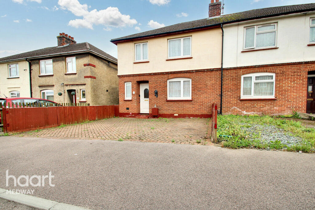 3 bedroom semi-detached house for sale in Murray Road, Rochester, ME2