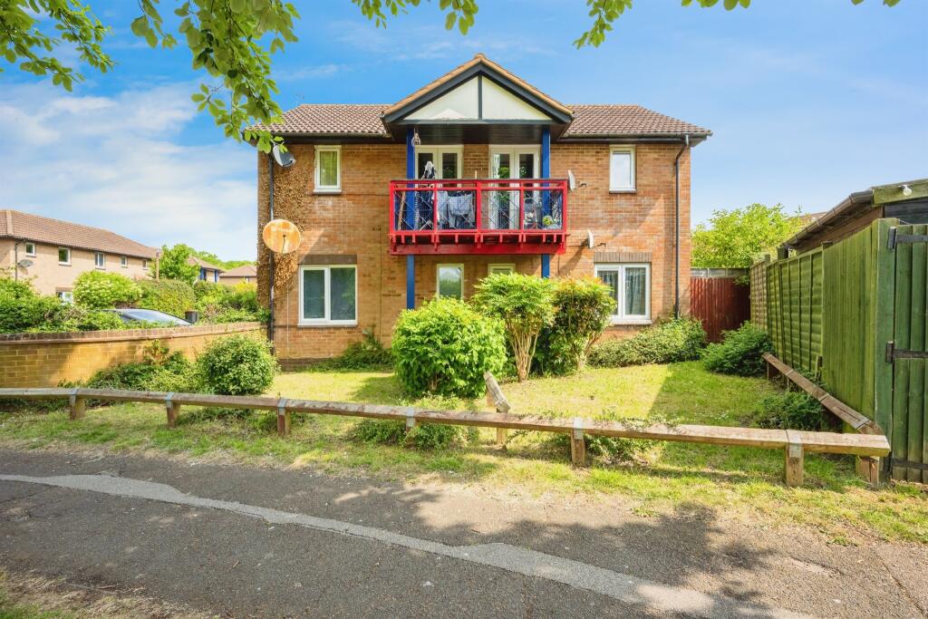 Studio flat for sale in Pomander Crescent, Walnut Tree, Milton Keynes, MK7