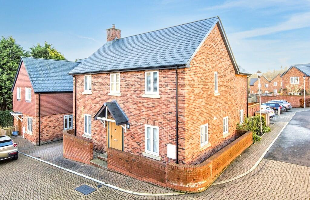 4 bedroom detached house for sale in Cross In Hand, Heathfield, TN21