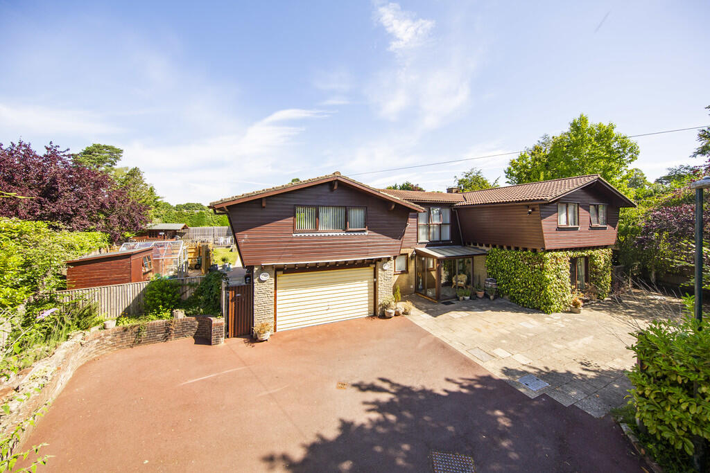 5 bedroom detached house for sale in Firwood Rise, Heathfield, TN21