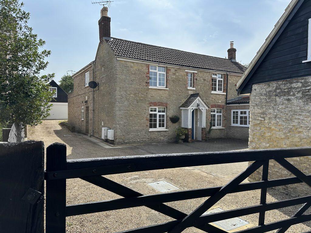 4 bedroom detached house for rent in The Marsh, Carlton, MK43