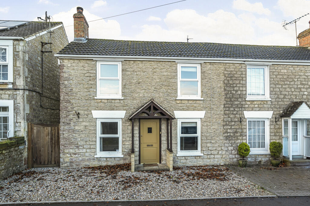 4 bedroom semi-detached house for sale in The Hyde, Purton, Purton, SN5