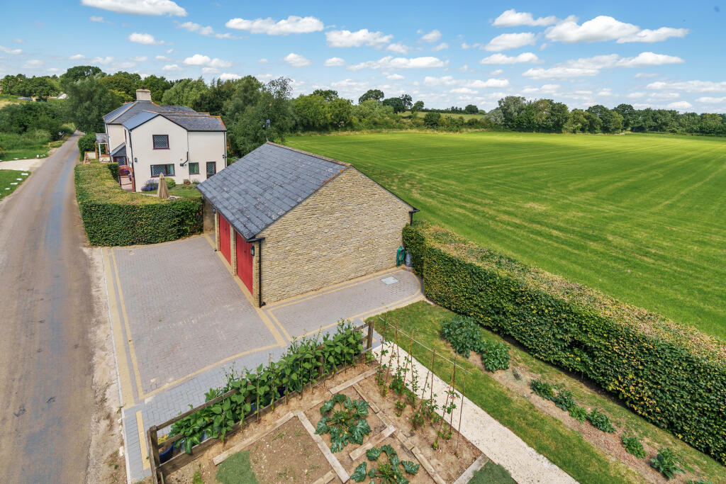 4 bedroom semi-detached house for sale in Greenway, Tockenham, SN4 7, SN4