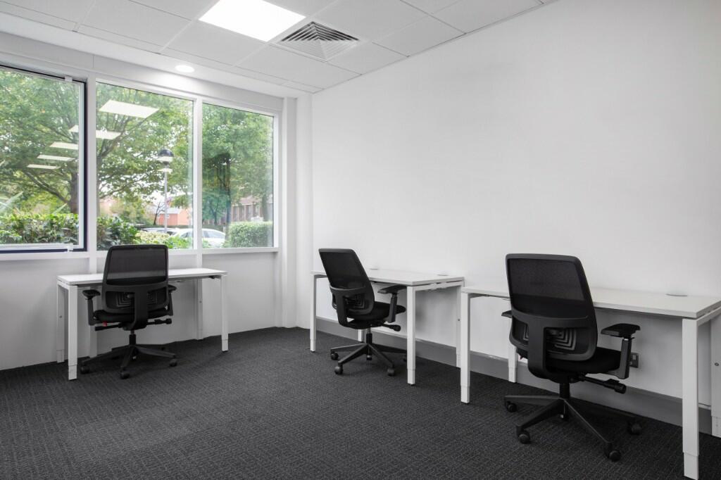 Serviced office to lease in The Gatehouse, Gatehouse Way, Aylesbury ...