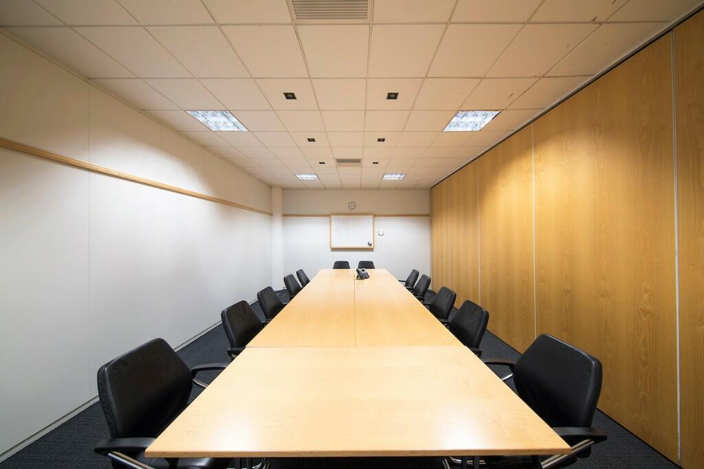 Serviced office to lease in 268 Bath Road, Slough, SL1 4DX, SL1