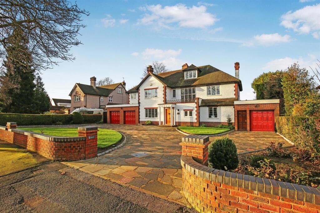 8 bedroom detached house for sale in Shirley Avenue, South Cheam, SM2