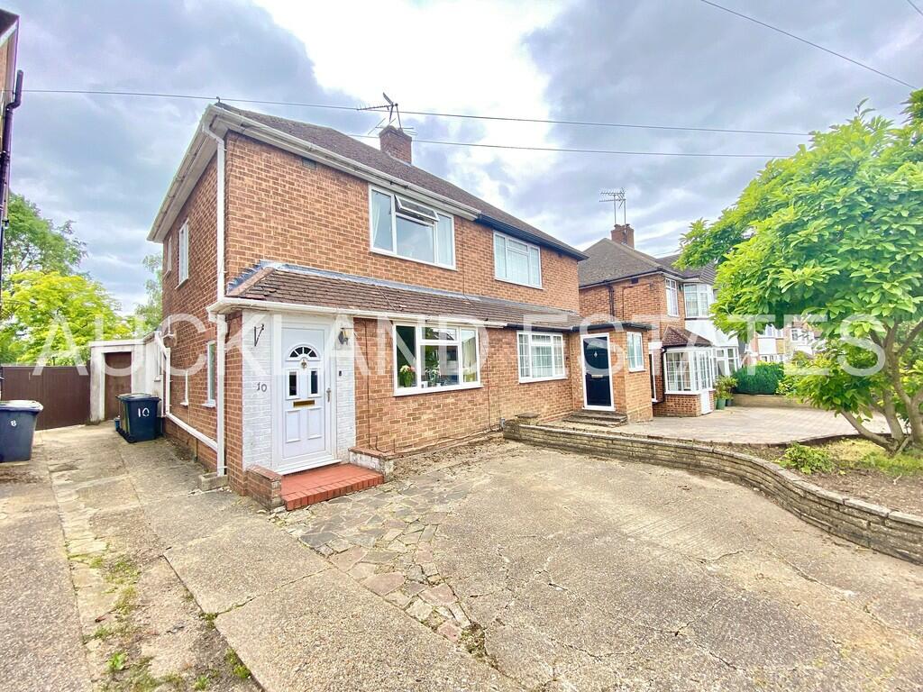 2 bedroom semi-detached house for sale in Oulton Crescent, Potters Bar, EN6