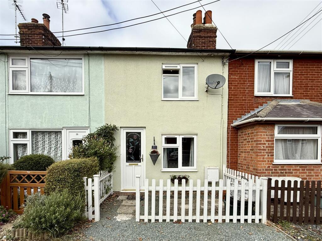 2 bedroom terraced house for sale in Head Street, Rowhedge, Colchester, CO5