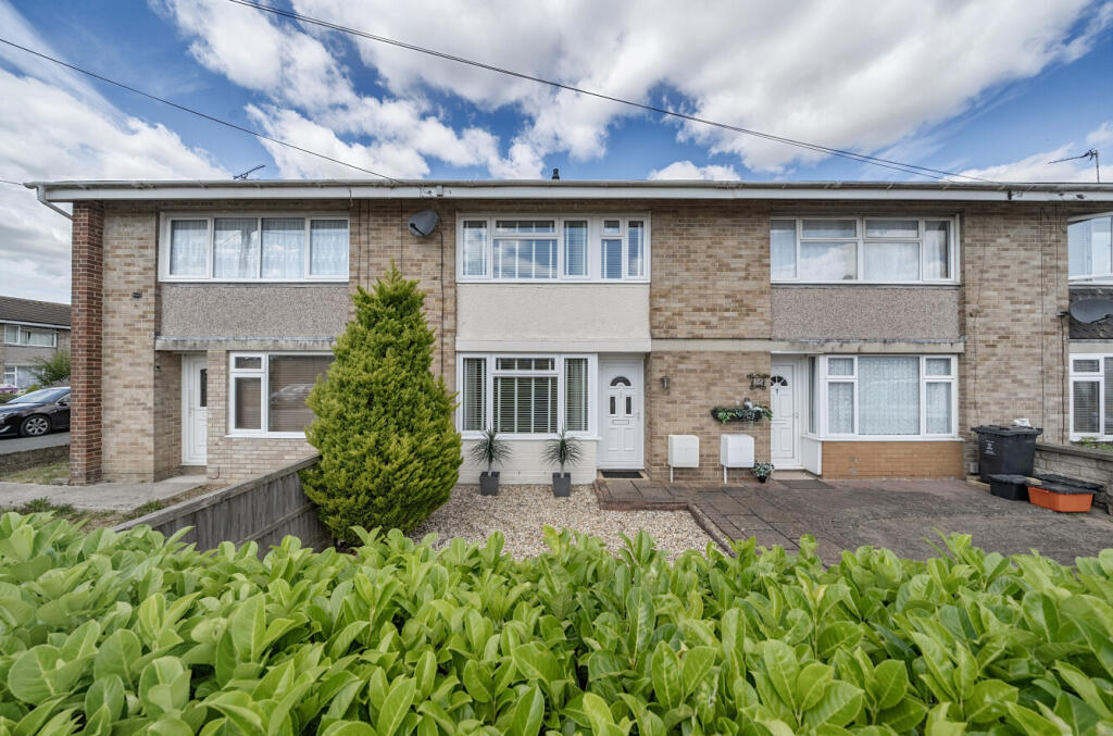 3 bedroom terraced house for sale in Hathaway Road, Upper Stratton ...