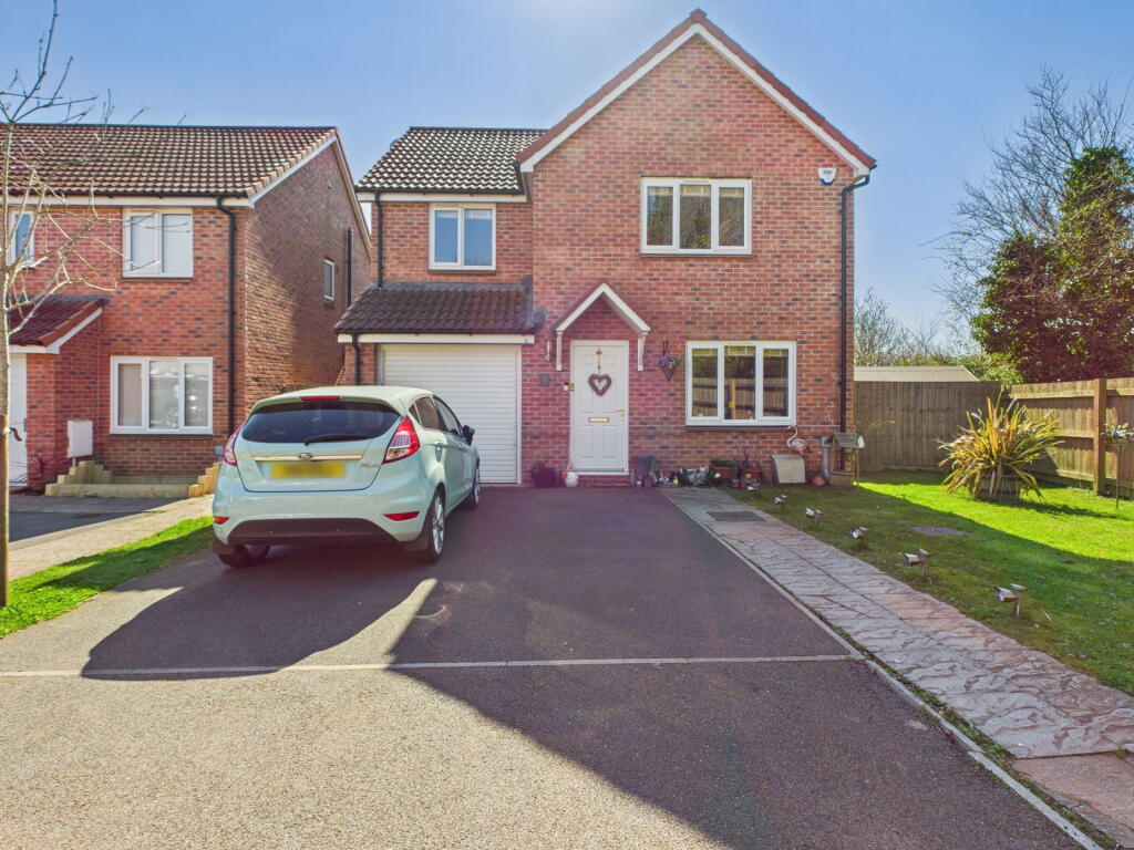 4 bedroom detached house for sale in Pencarrow Road, Paignton, TQ3