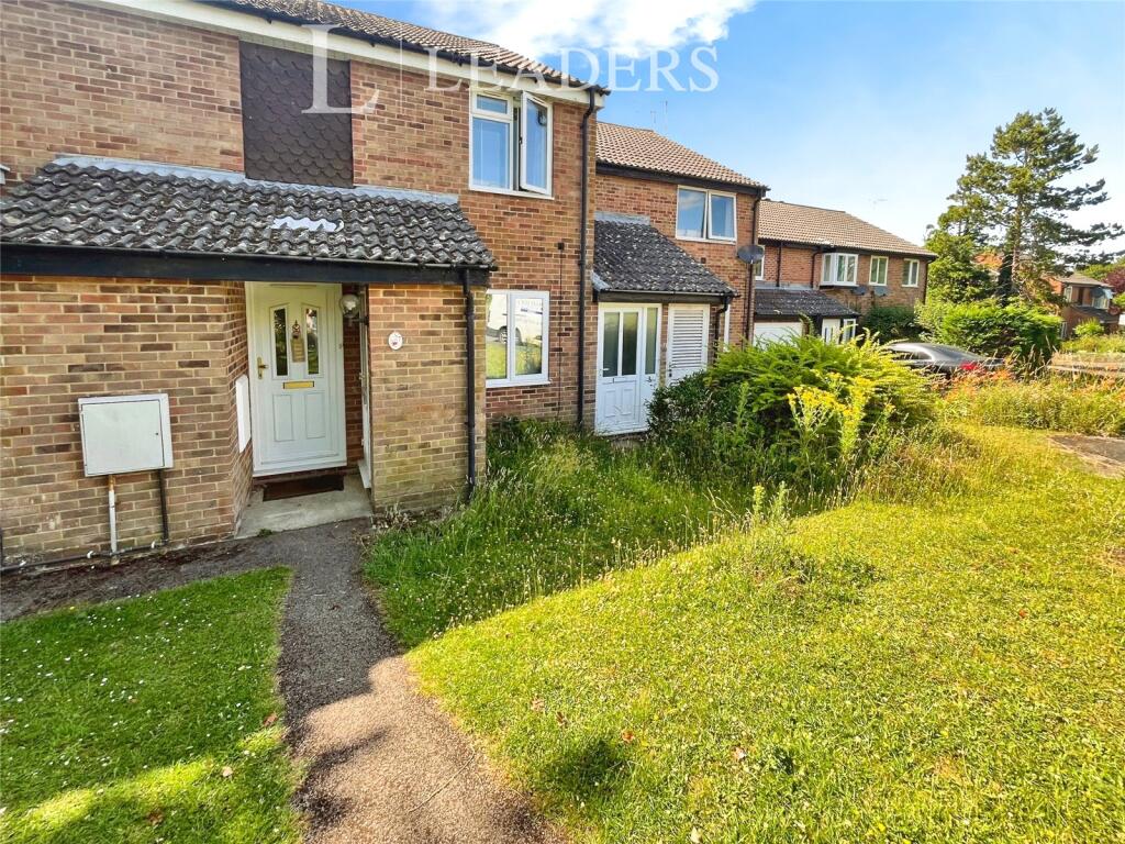 2 bedroom maisonette for sale in Valley Park Drive, Clanfield ...