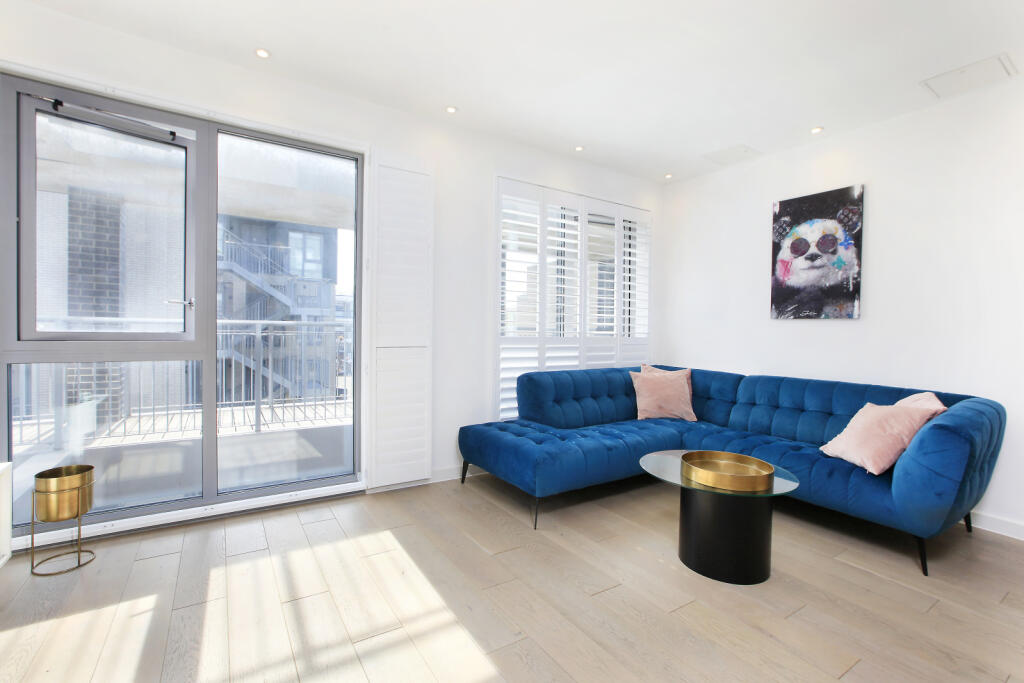 2 bedroom flat for sale in Constance Court, 10 Chatfield Road, SW11