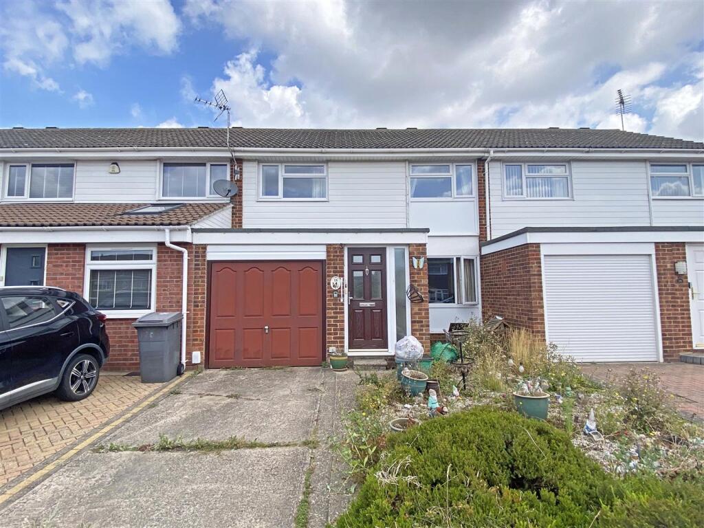 3 bedroom terraced house for sale in Ashurst Drive, Springfield ...