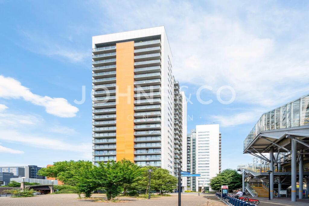 2 bedroom flat for sale in Elektron Tower, London, E14