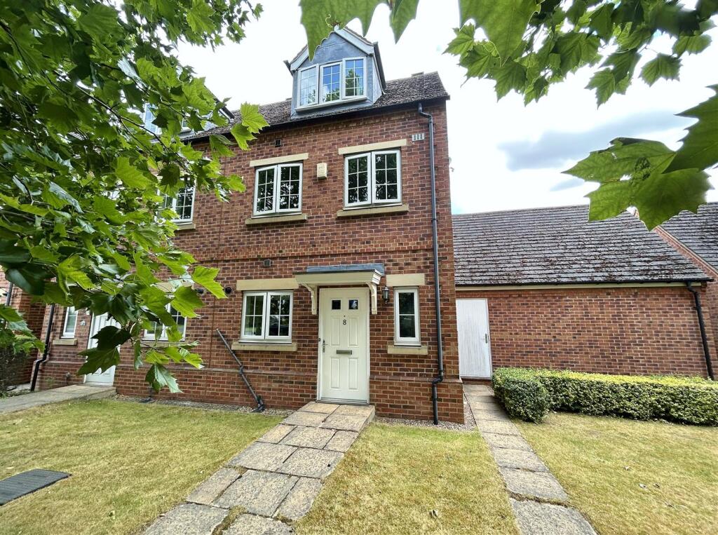 3 bedroom town house for sale in Rowan Court, Staynor Hall, Selby, YO8