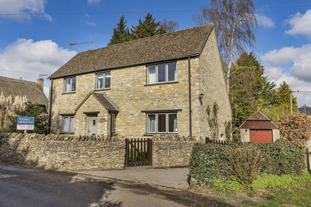 4 bedroom detached house for sale in Summerside, Oxfordshire, SN7