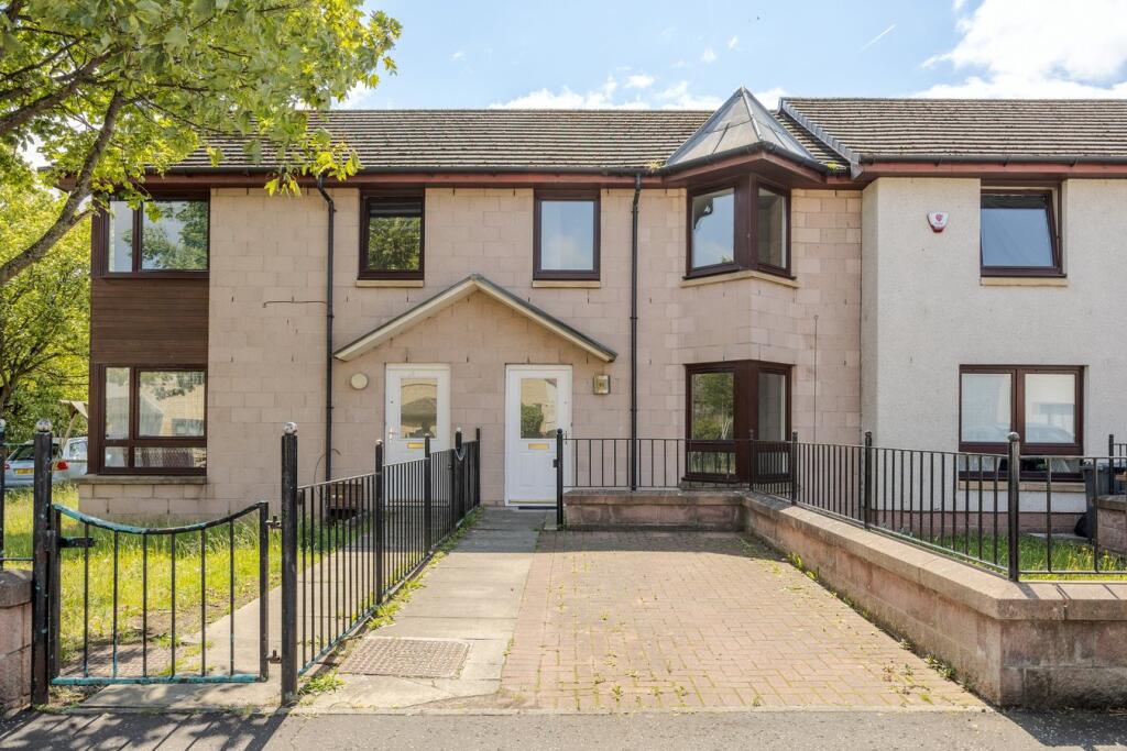 3 bedroom terraced house for sale in Niddrie Mains Drive, Edinburgh, EH16