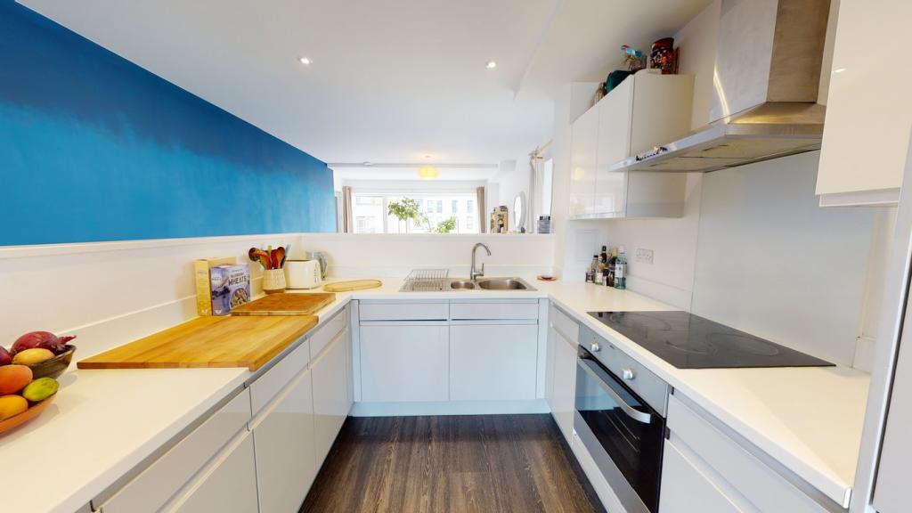 2 bedroom apartment for sale in Peartree Way, Greenwich, London, SE10