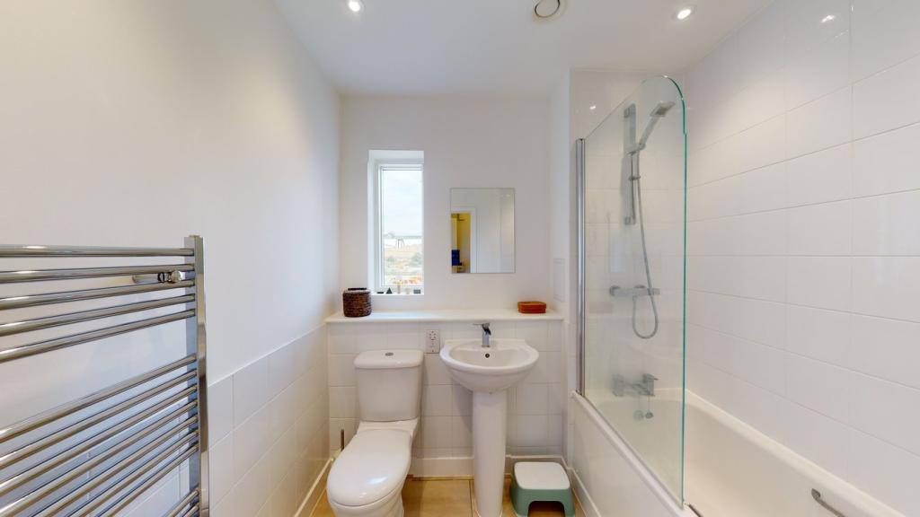 2 bedroom apartment for sale in Peartree Way, Greenwich, London, SE10