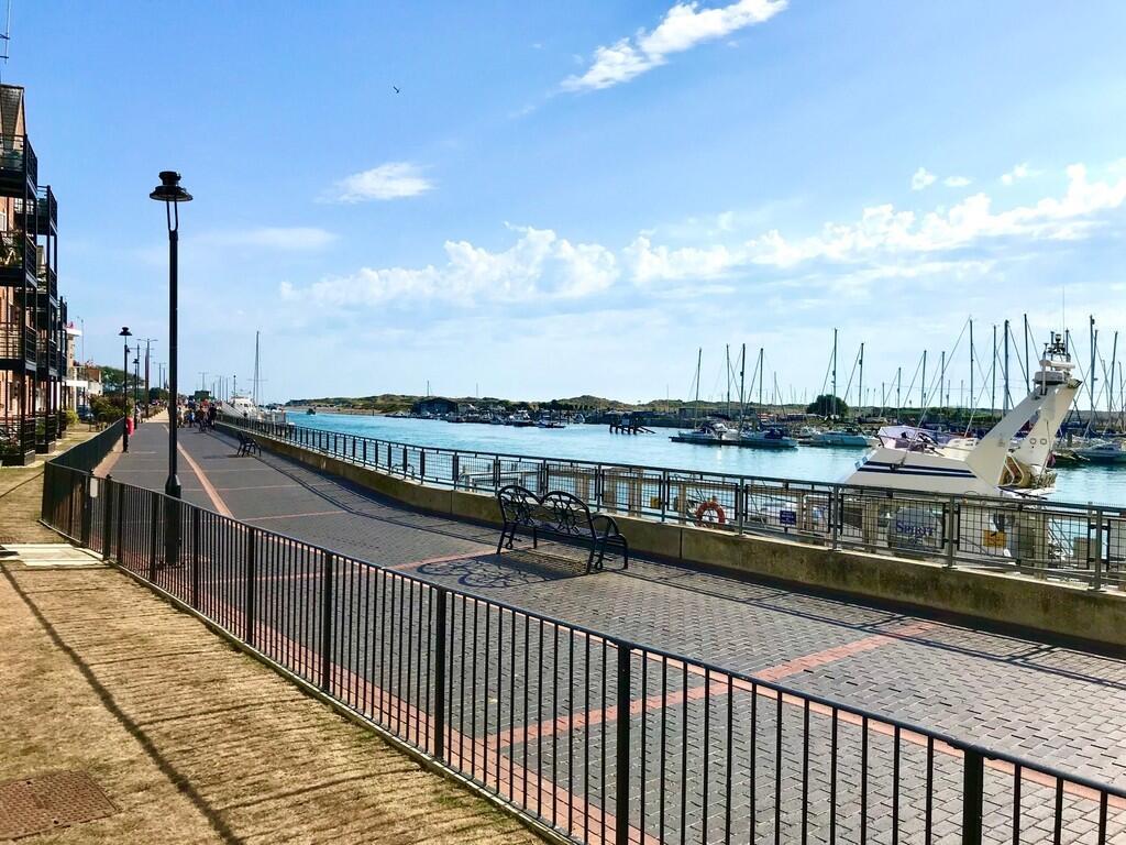 2 bedroom apartment for sale in Pier Road, Littlehampton, BN17