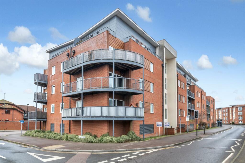 2 bedroom apartment for sale in Princes Way, Bletchley, Milton Keynes, MK2