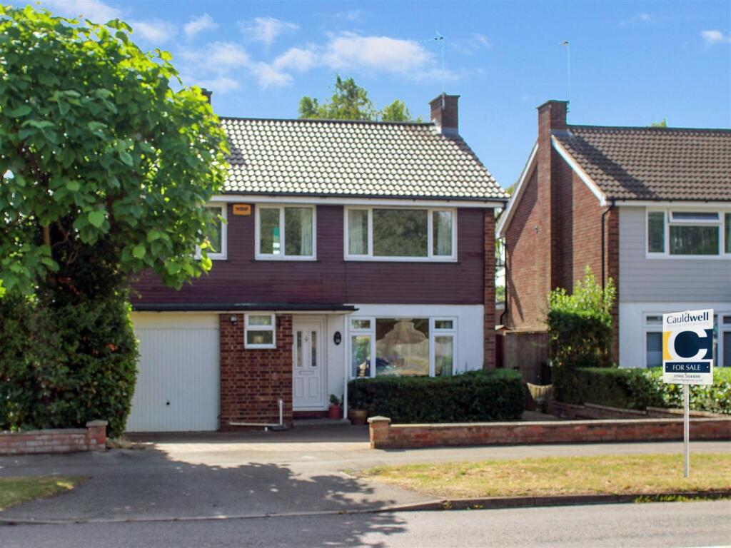 4 bedroom detached house for sale in Whalley Drive, Bletchley, Milton ...