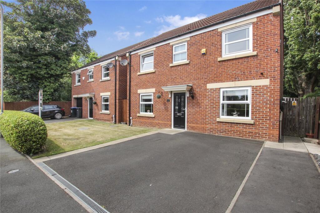 4 bedroom detached house for sale in Cherryfield Drive, Linthorpe, TS5